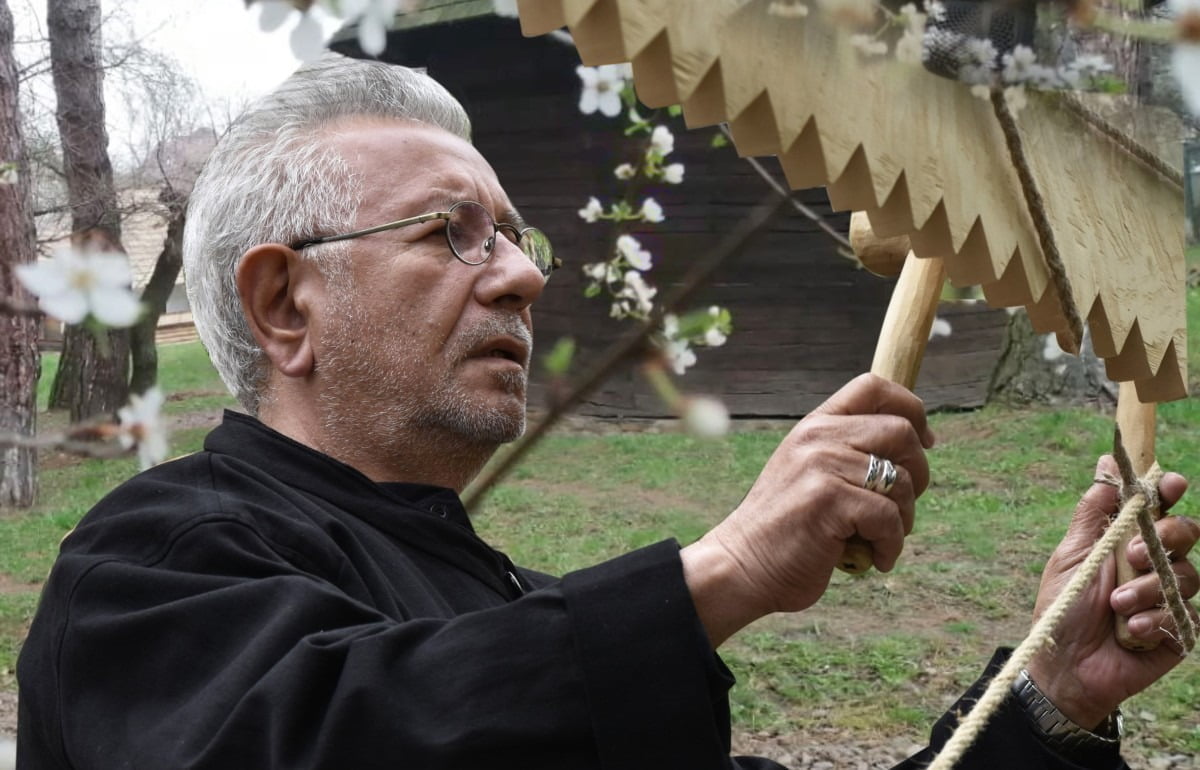 Sărbători Pascale la Muzeul Satului Bucovinean cu ciocnit de ouă roșii ...