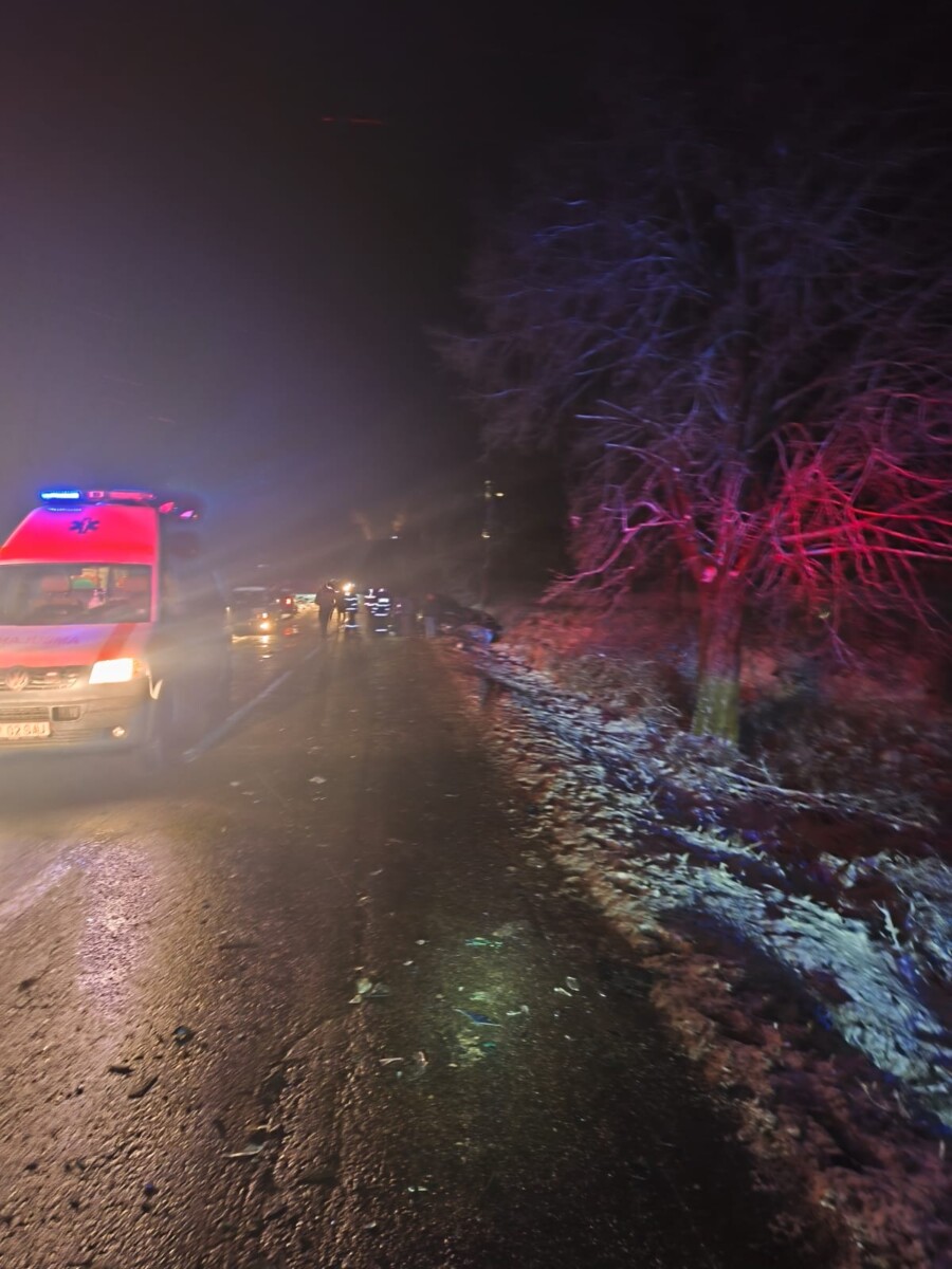 Accident rutier în comuna Marginea: Două autoturisme implicate, două ...
