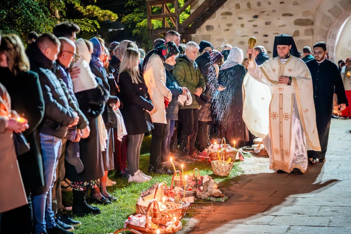 Trei sferturi dintre români intenționează să participe la Slujba de ...
